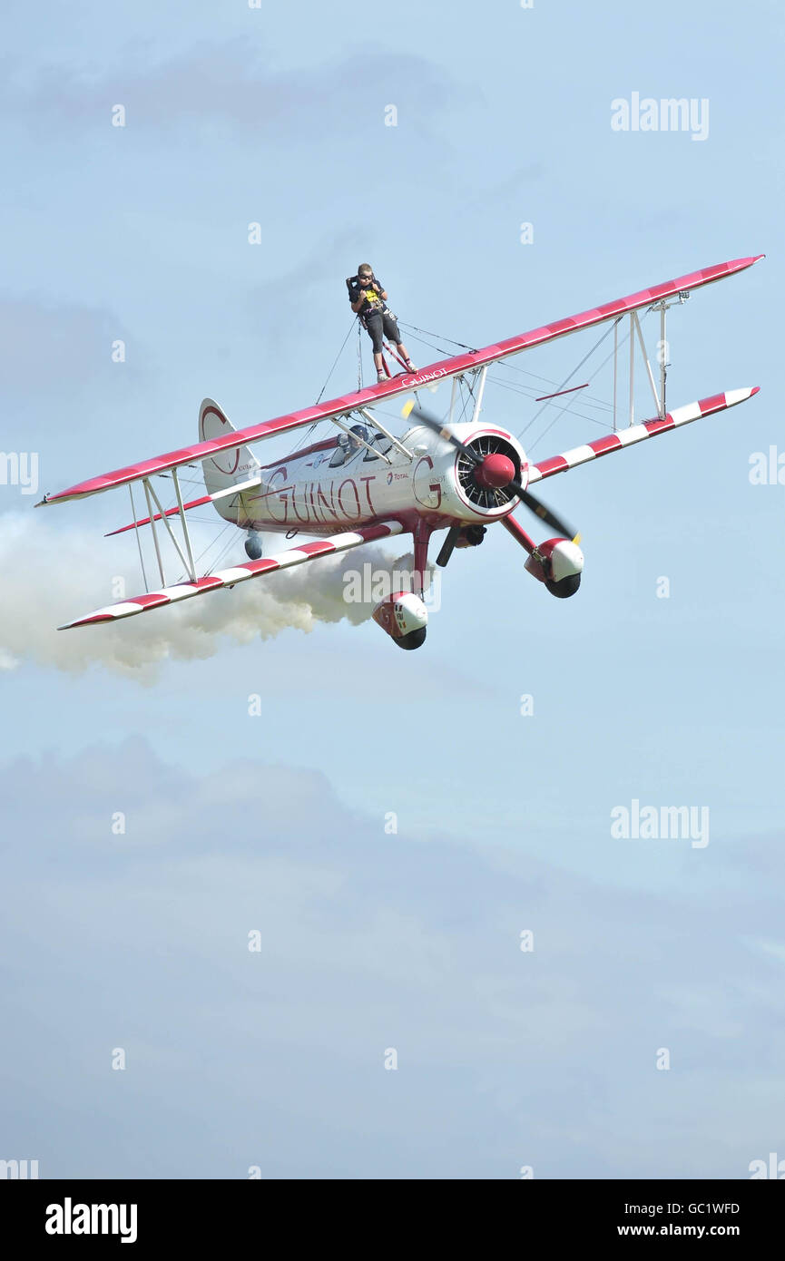 Wingwalker wingwalk stunt hi-res stock photography and images - Alamy
