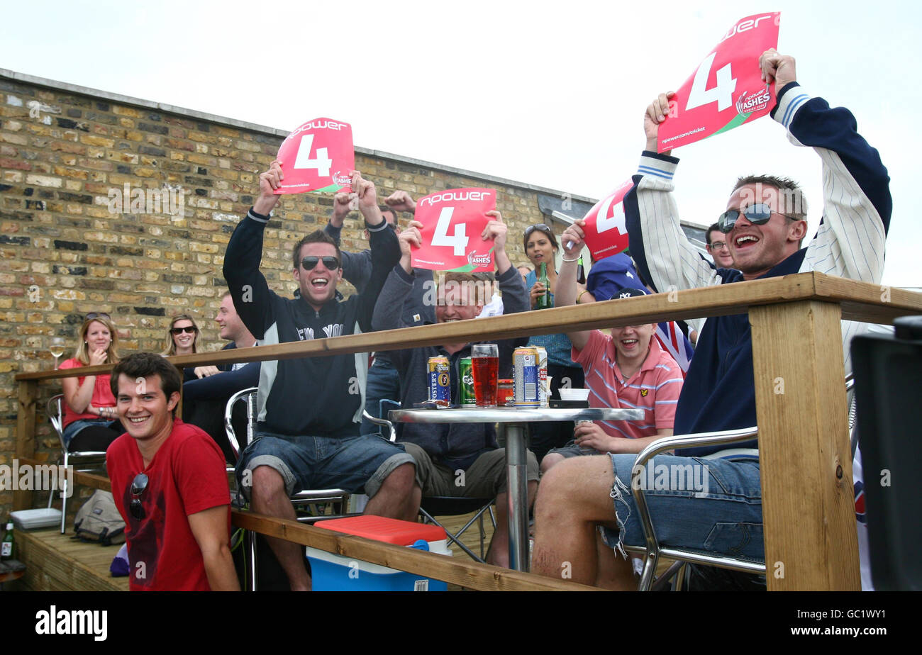 English fans cricket High Resolution Stock Photography and Images - Alamy