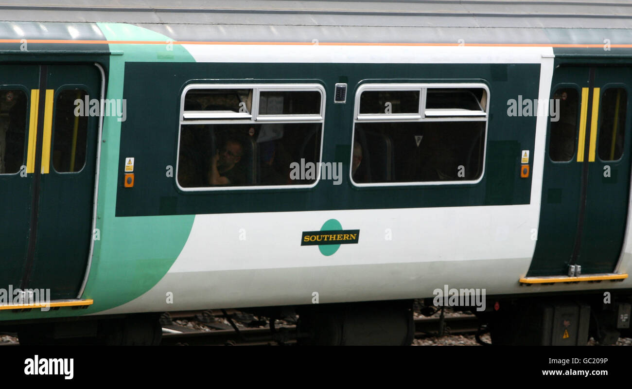 A southern train on the approach into london victoria station hi-res ...