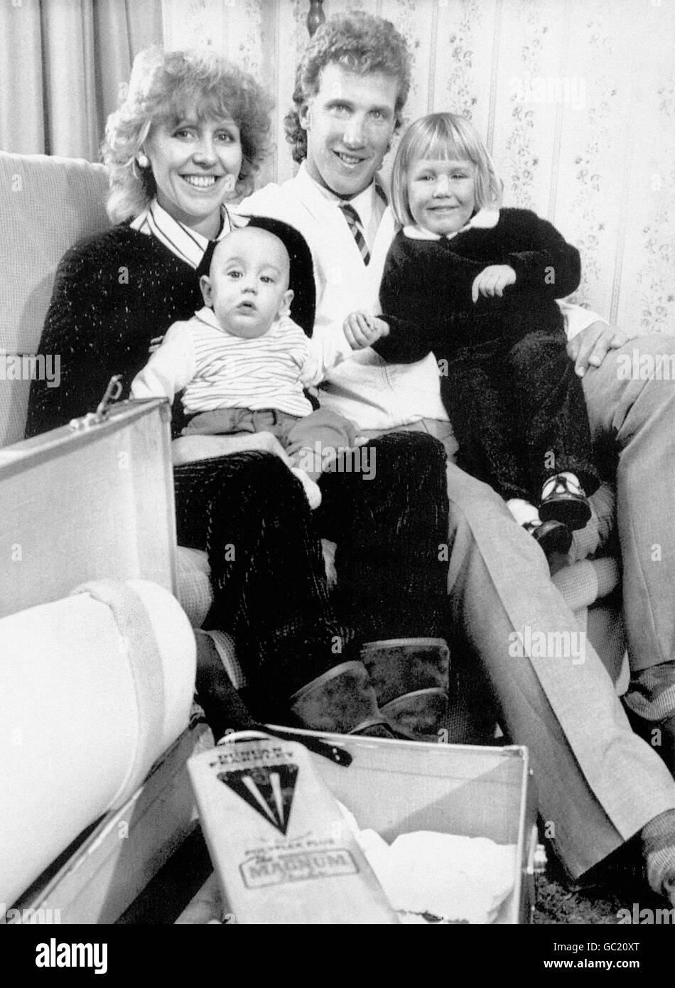 Cricket - Chris Broad and Family Photocall Stock Photo - Alamy