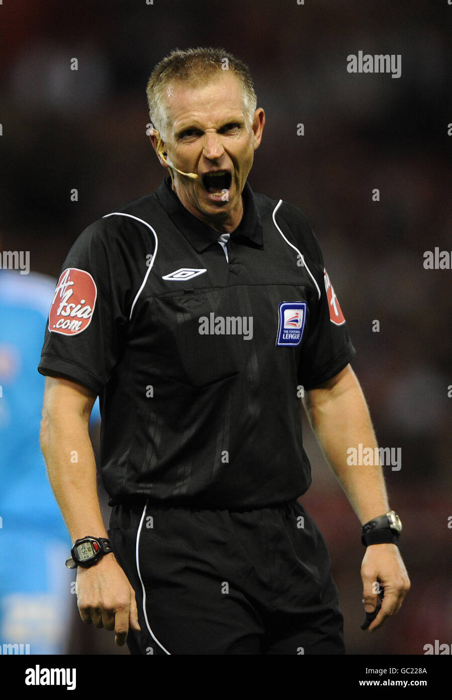 Match referee nigel smith hi-res stock photography and images - Alamy