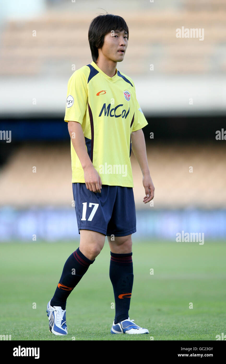 Soccer - Peace Cup 2009 - Juventus v Seongnam - Chaplin Stadium. Kim ...