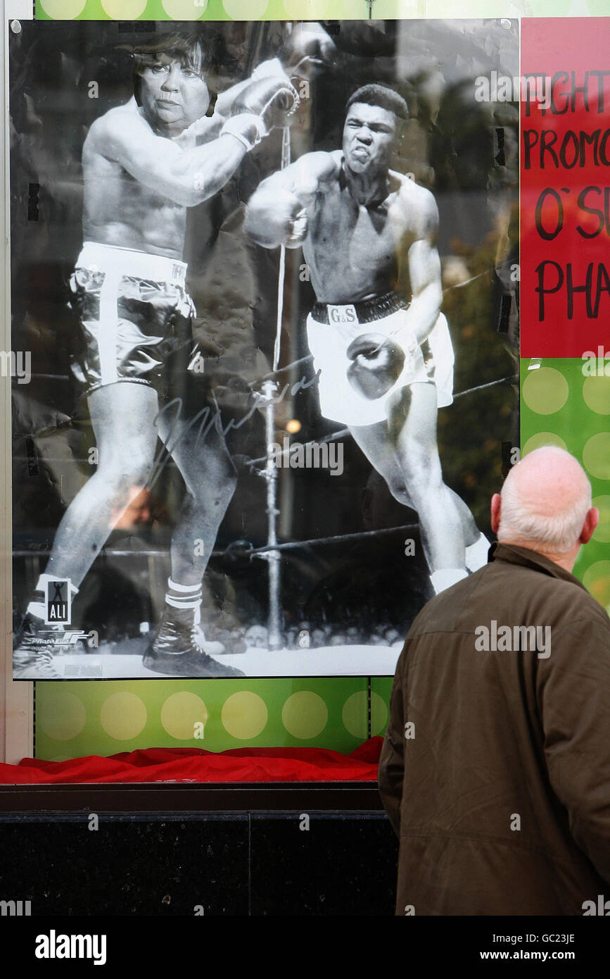 Muhammad Ali visits Ireland Stock Photo - Alamy