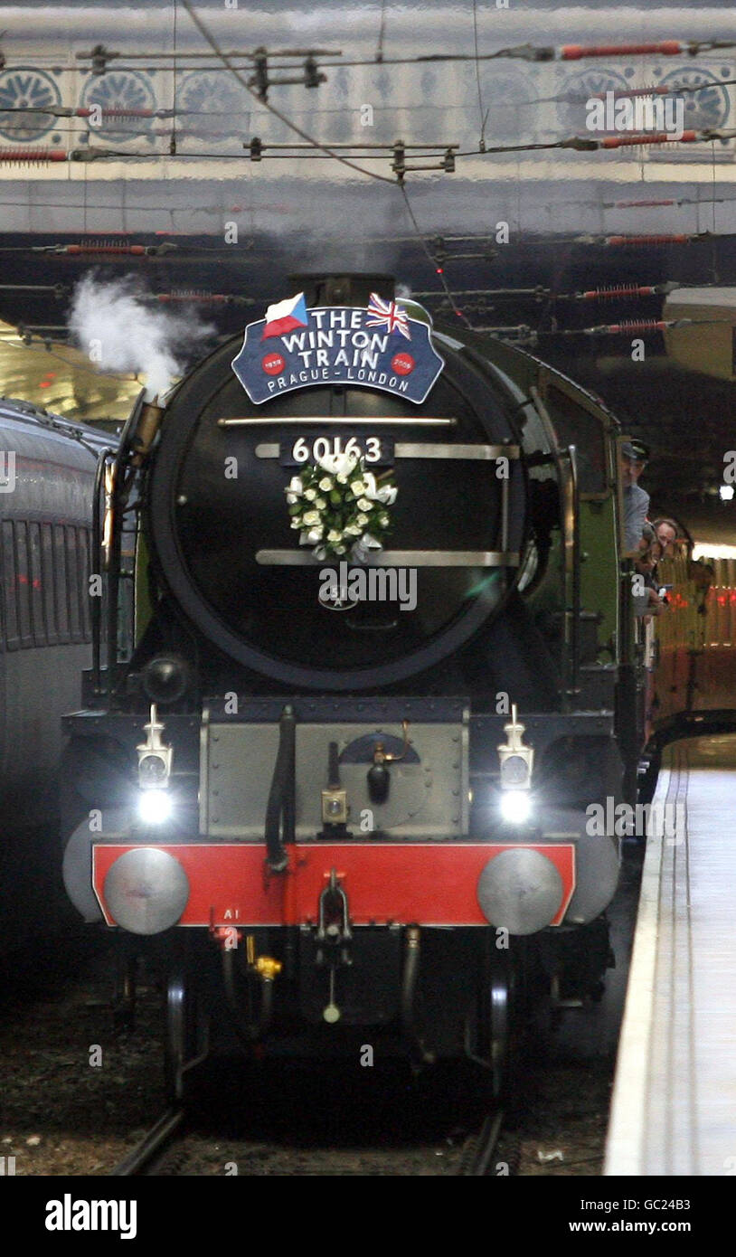 The Winton Train arrives at Liverpool Street Station in London Stock ...