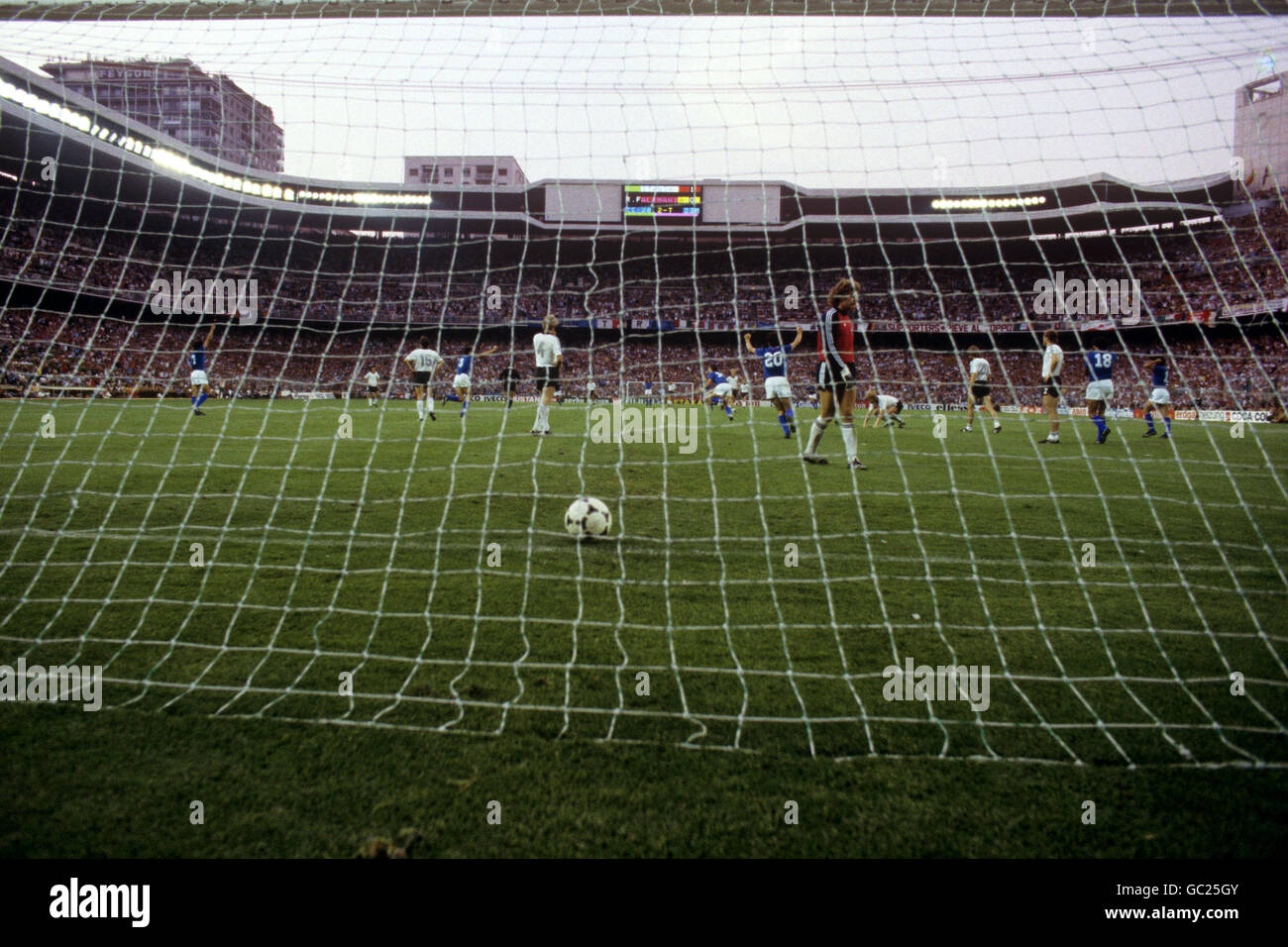 Santiago bernabeu 1982 hi-res stock photography and images - Alamy