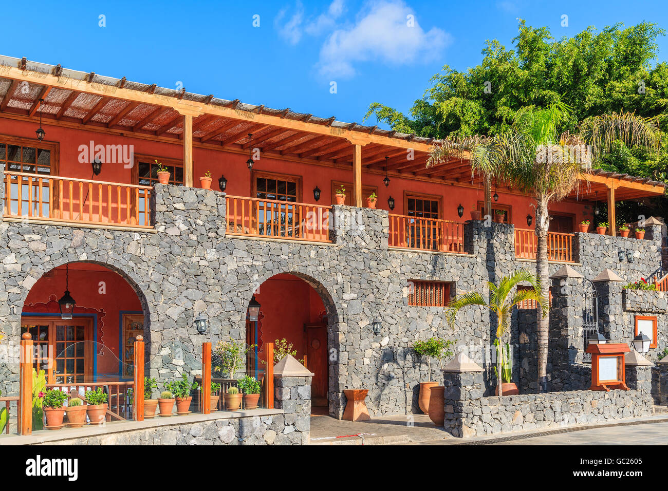 Spanish colonial villa hi-res stock photography and images - Alamy