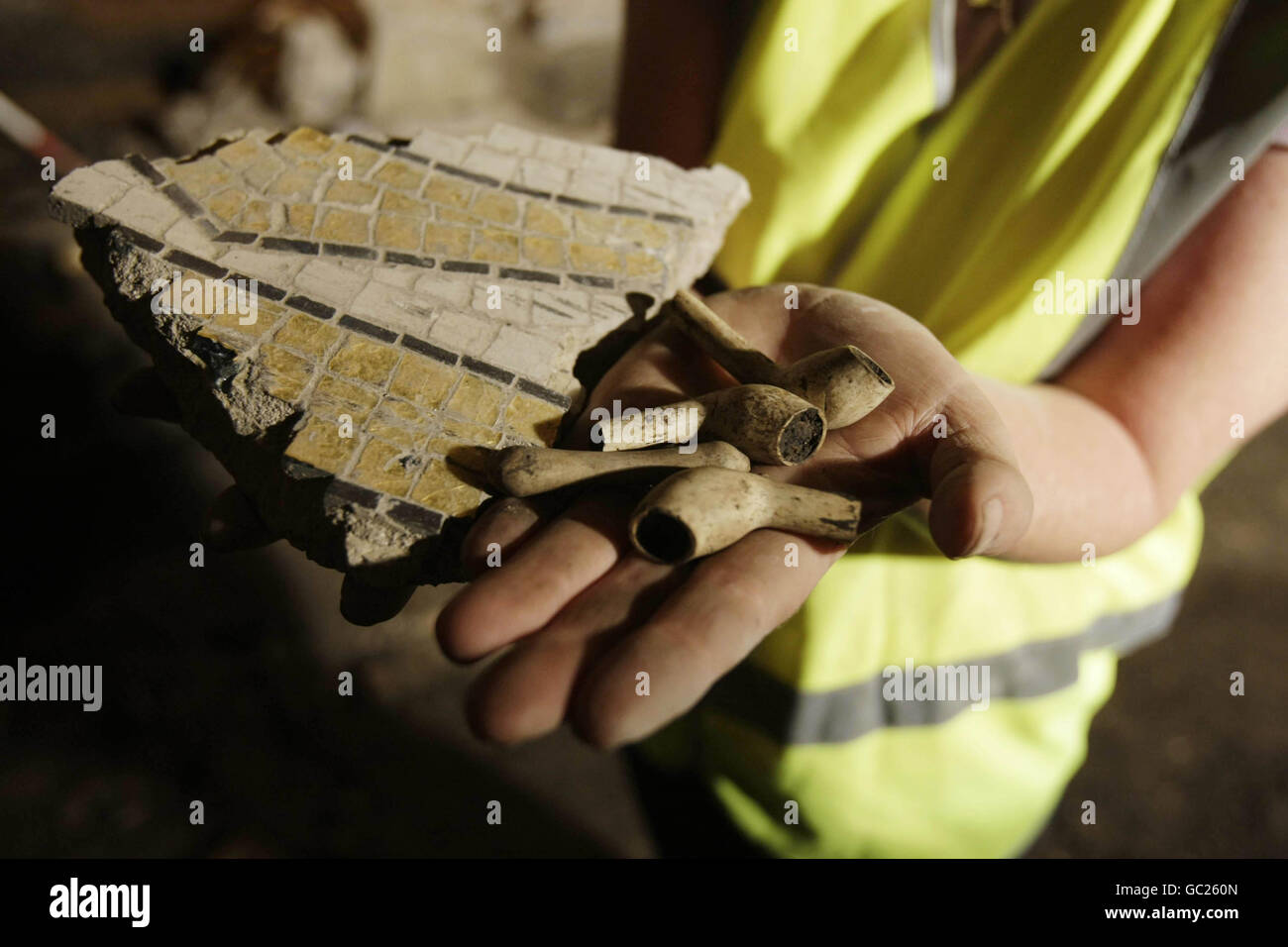 Artefacts dig hi-res stock photography and images - Alamy