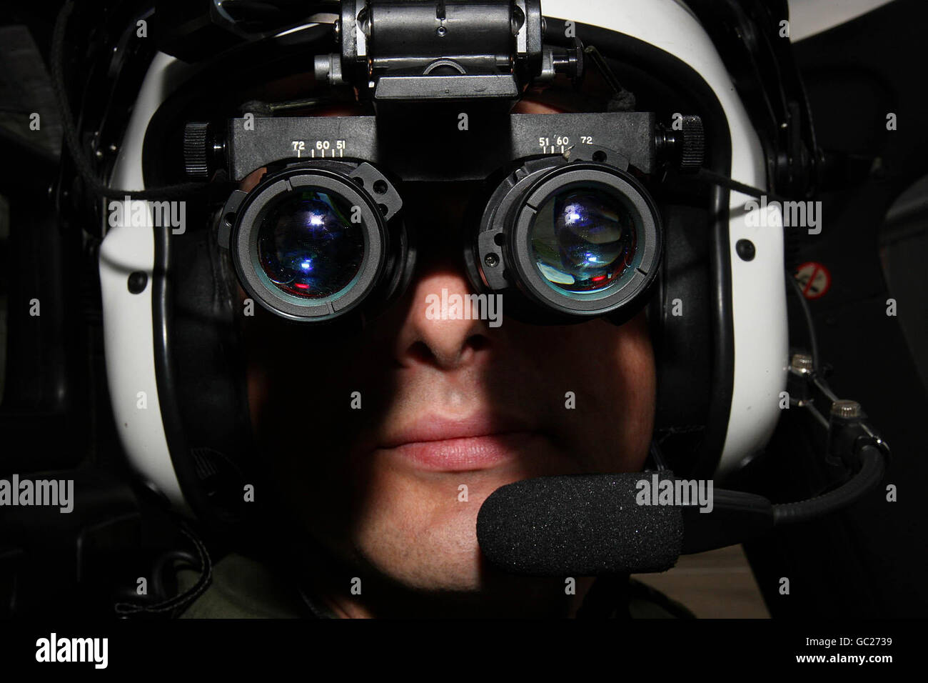 Military personnel flight hi-res stock photography and images - Alamy