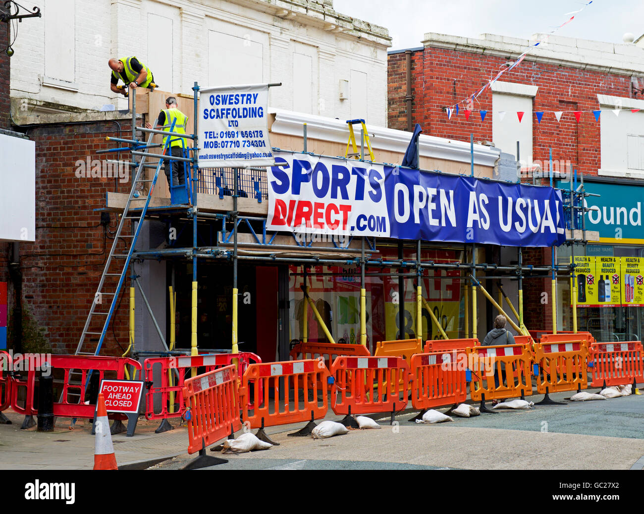 Sports direct shop sign hi-res stock photography and images - Alamy