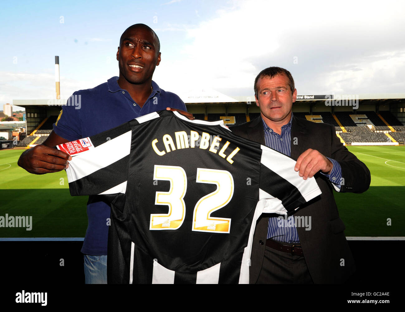 New notts county manager ian mcparland hi-res stock photography and ...