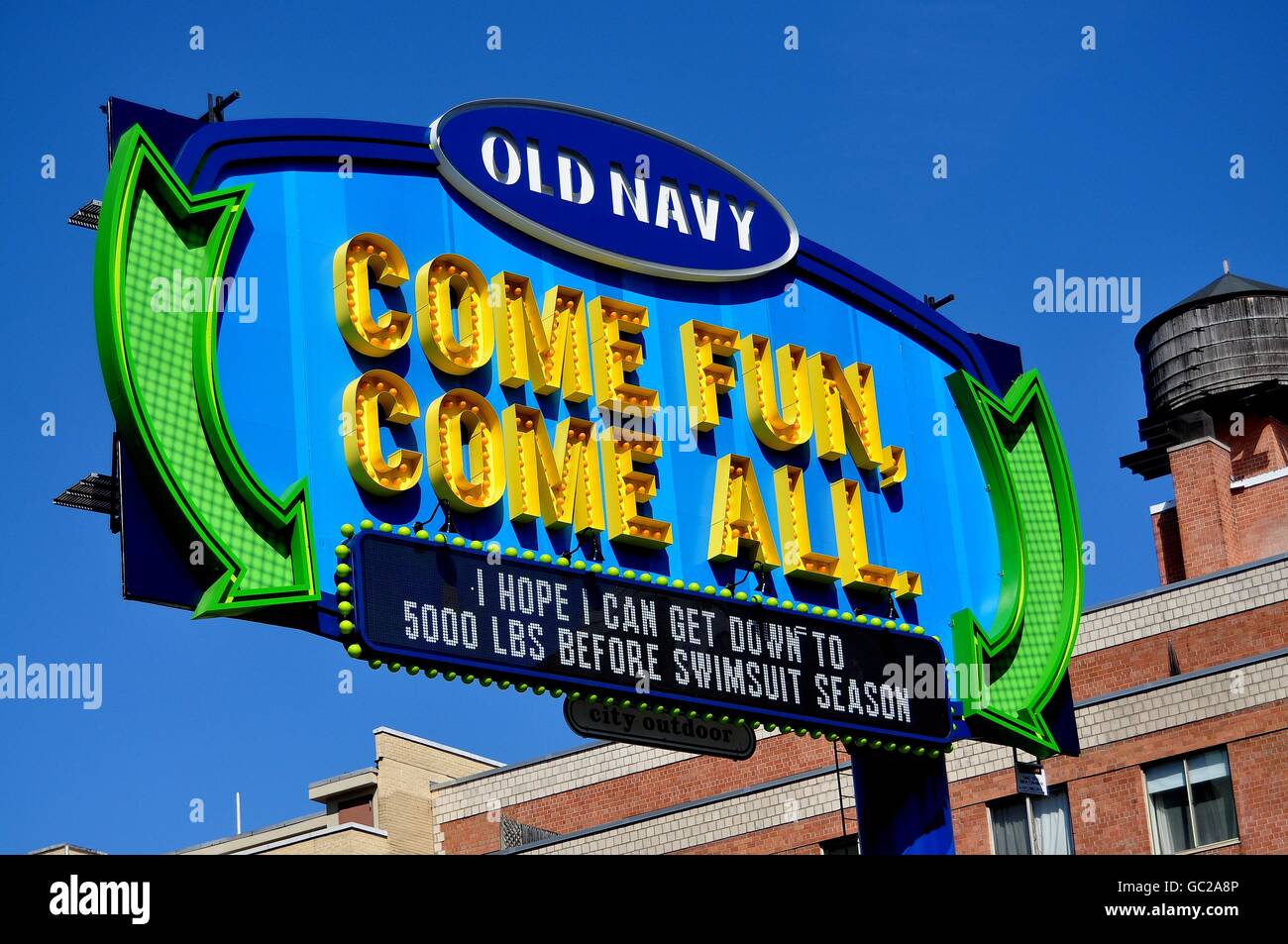 Old navy store sign hi-res stock photography and images - Alamy