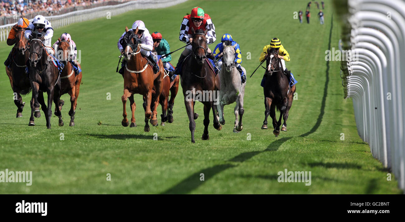 Chantilly racecourse hi-res stock photography and images - Alamy