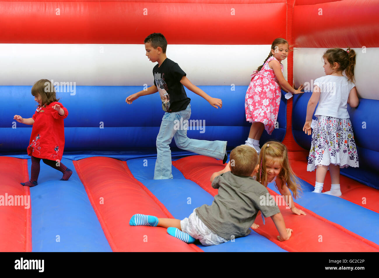 Horse Racing - Family Fun Day - Epsom Downs Racecourse Stock Photo - Alamy