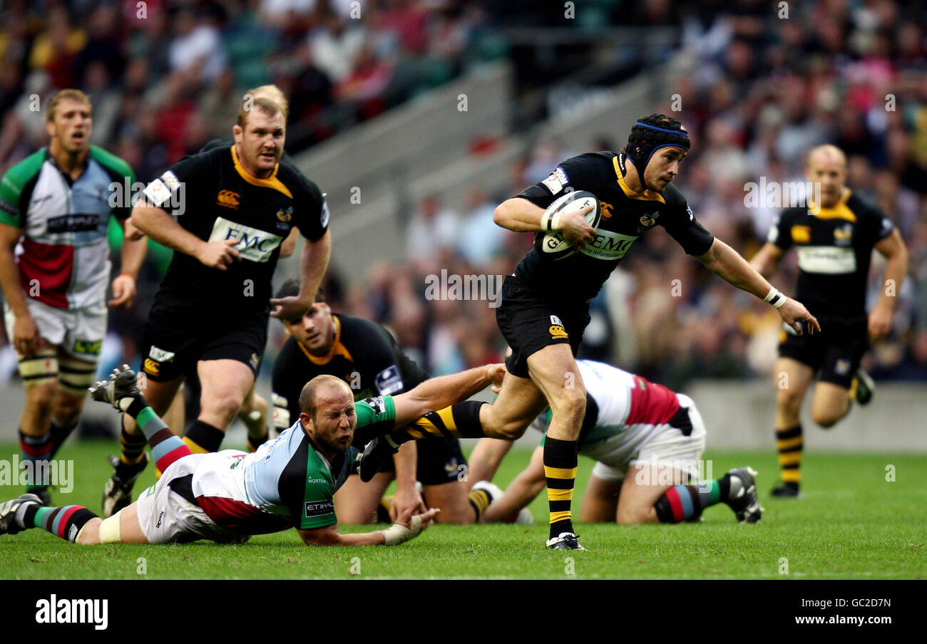 Rugbyu wasps rugbyu wasps full length tackling mangsm hi-res stock ...