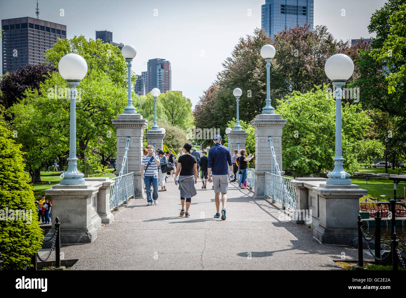 Lagoon bridge at night in Boston Public Garden Stock Photo - Alamy