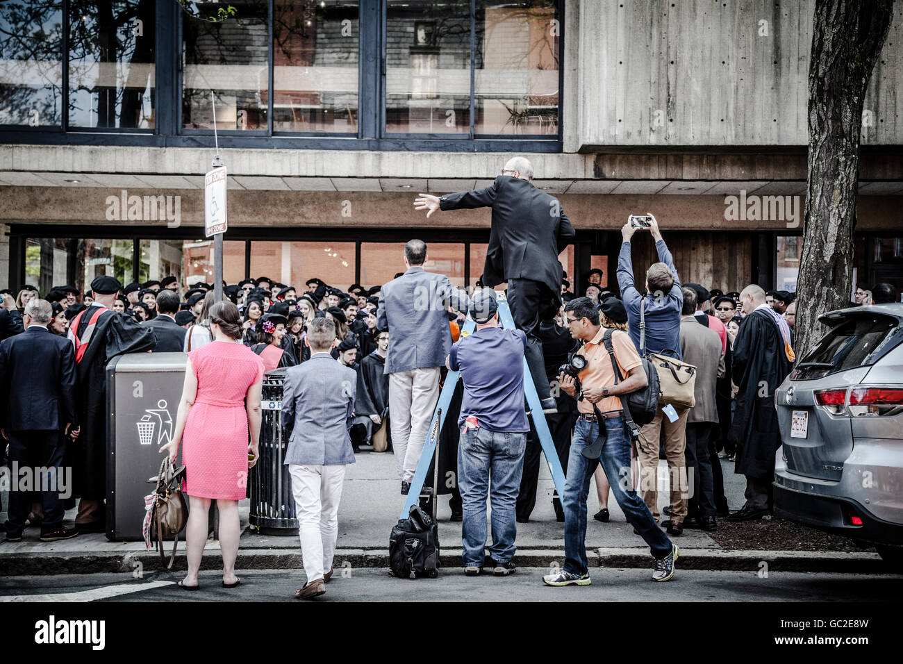 Graduation ceremonies hi-res stock photography and images - Alamy