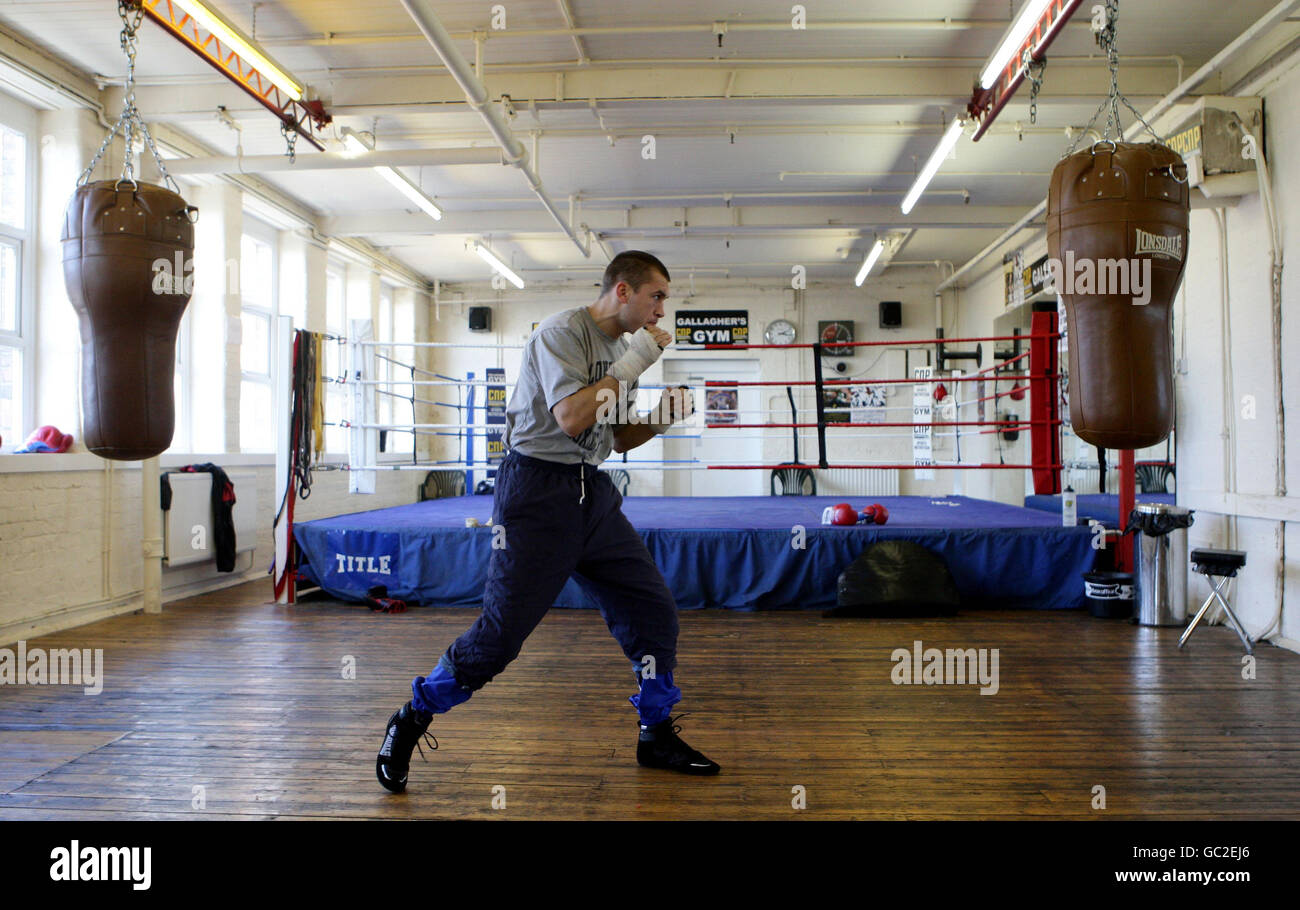 Boxer john murray at gallaghers gym in hyde hi-res stock photography ...