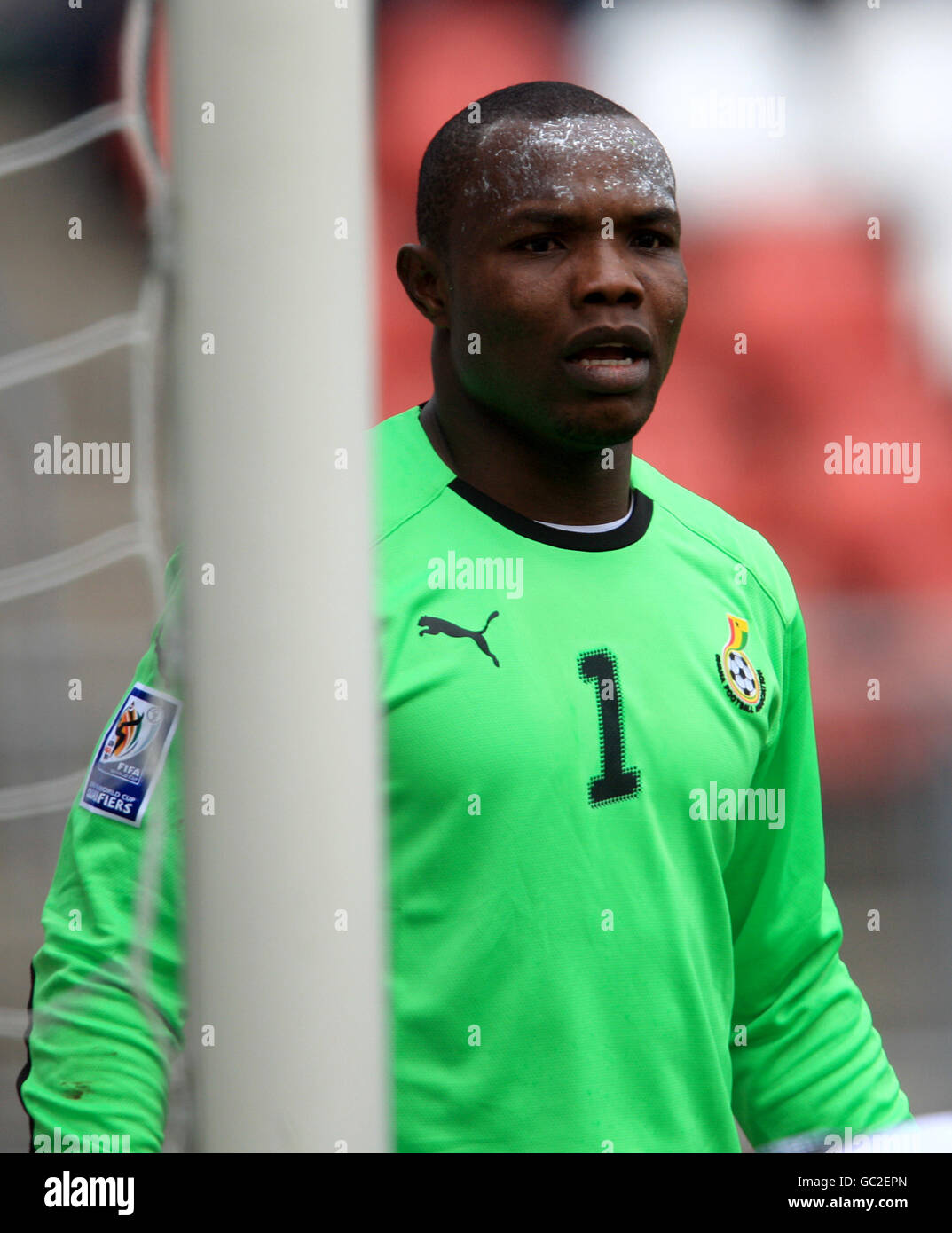 Ghana goalkeeper richard kingson hi-res stock photography and images ...