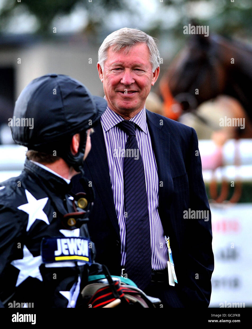 Sir Alex Ferguson (centre) talking to jockey Mick Kinane who rode Lady ...