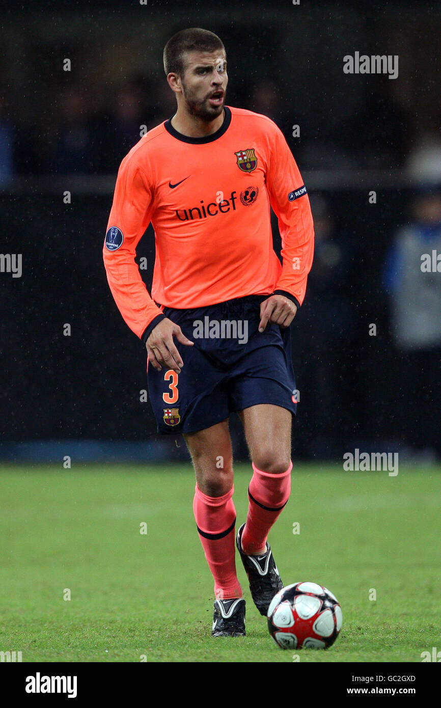 Gerard pique and milan hi-res stock photography and images - Alamy