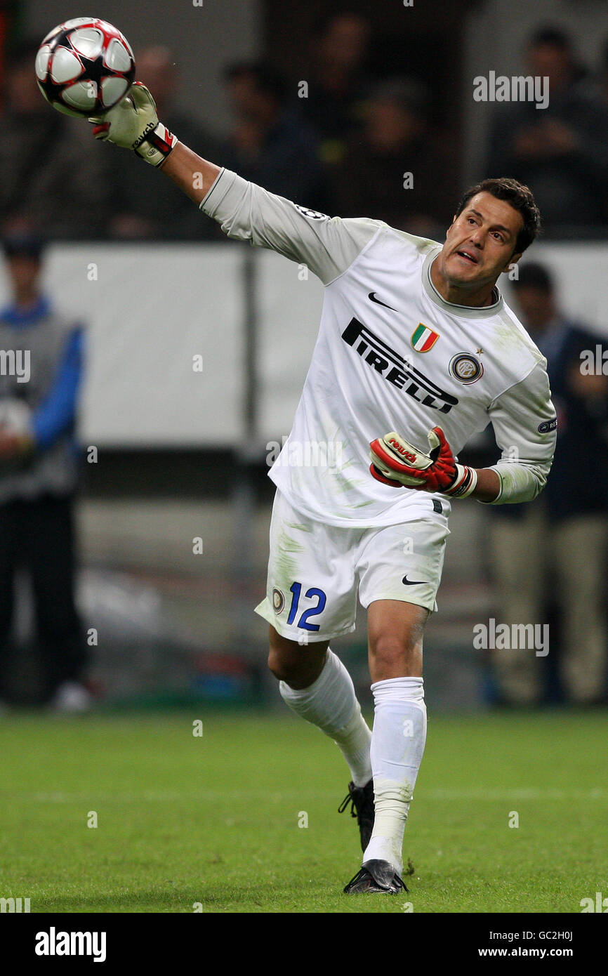 Goalkeeper julio cesar inter milan hi-res stock photography and images ...