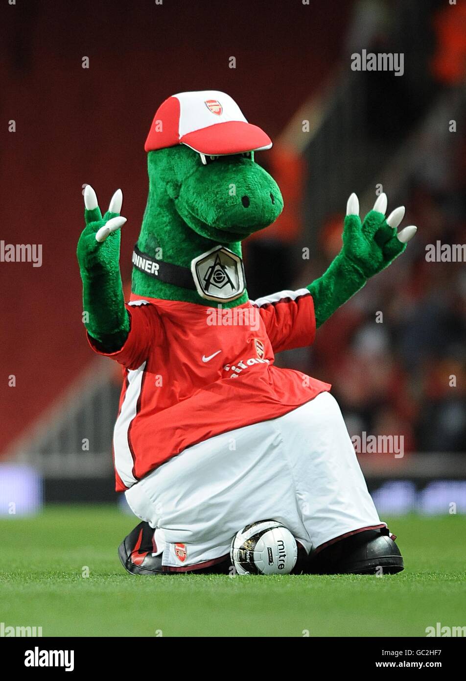 Arsenals mascot gunnersaurus rex hi-res stock photography and images ...