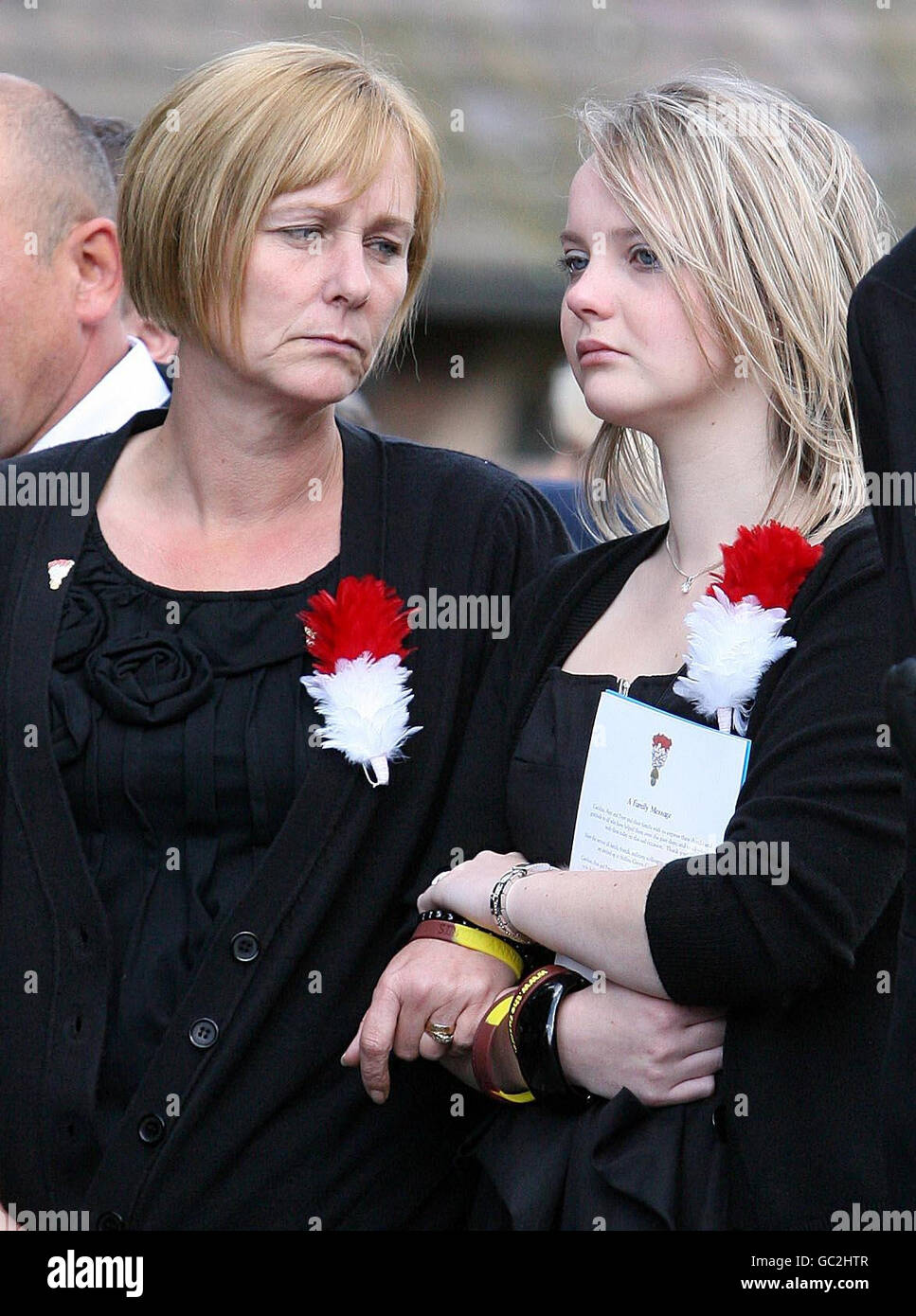 Caroline annis right wife fusilier simon annis hi-res stock photography ...