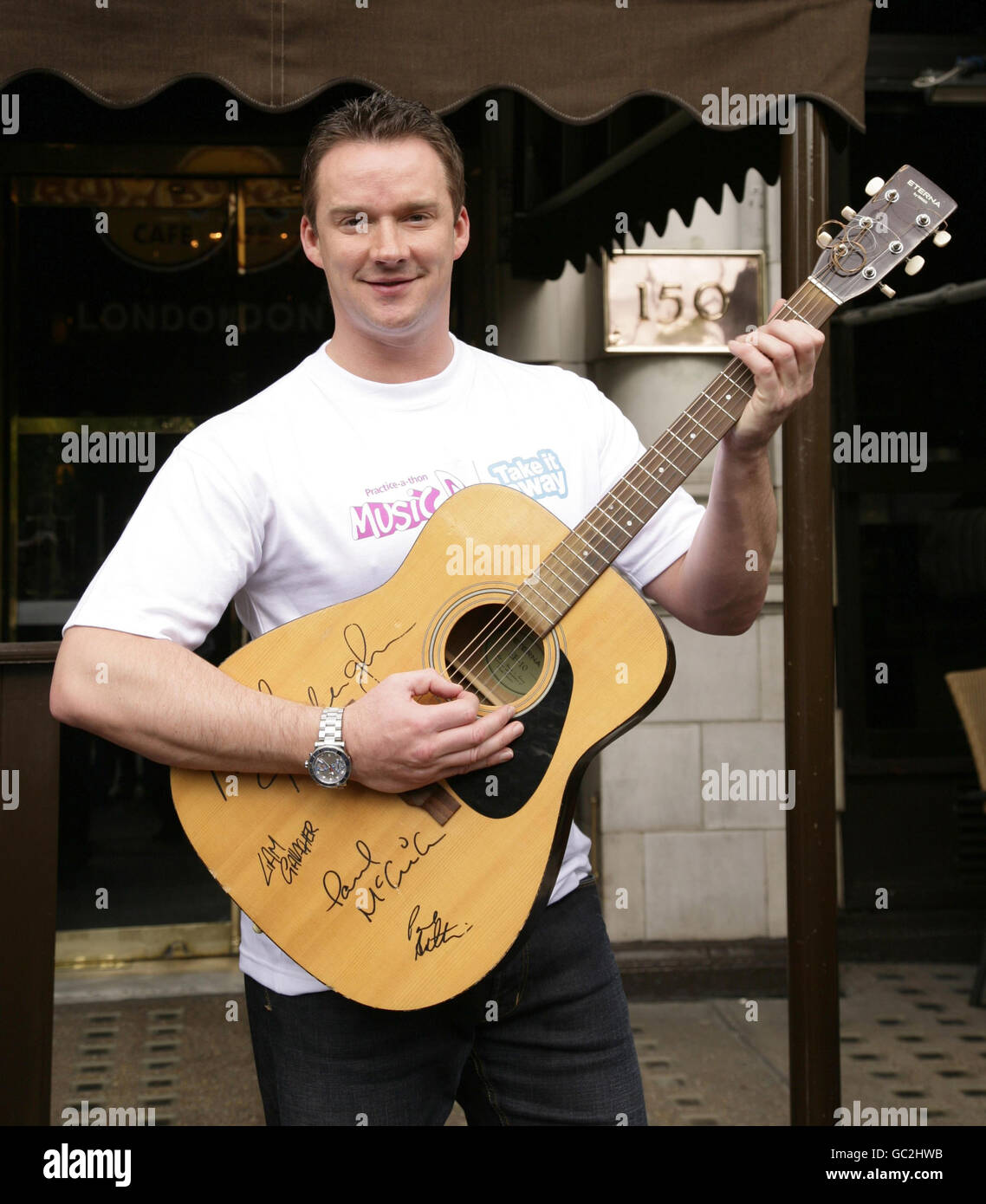 Opera singer russell watson hi-res stock photography and images - Alamy