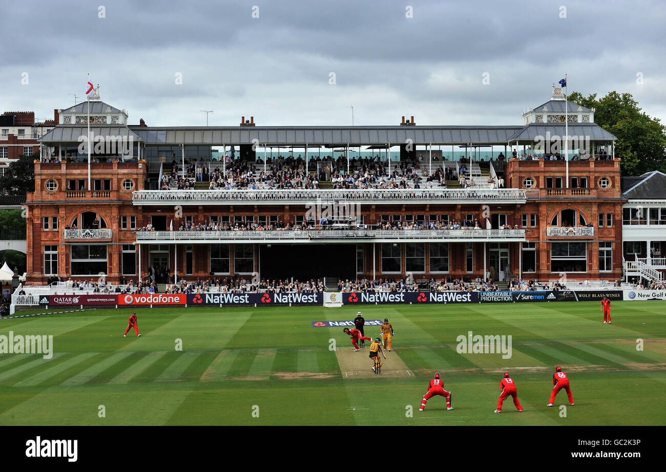 England field against Australia during the second NatWest Series One ...