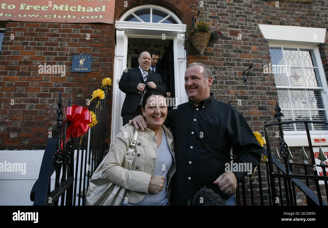 Michael shields mother and father hi-res stock photography and images ...