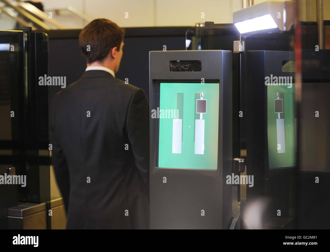 Facial recognition passport system hi-res stock photography and images ...