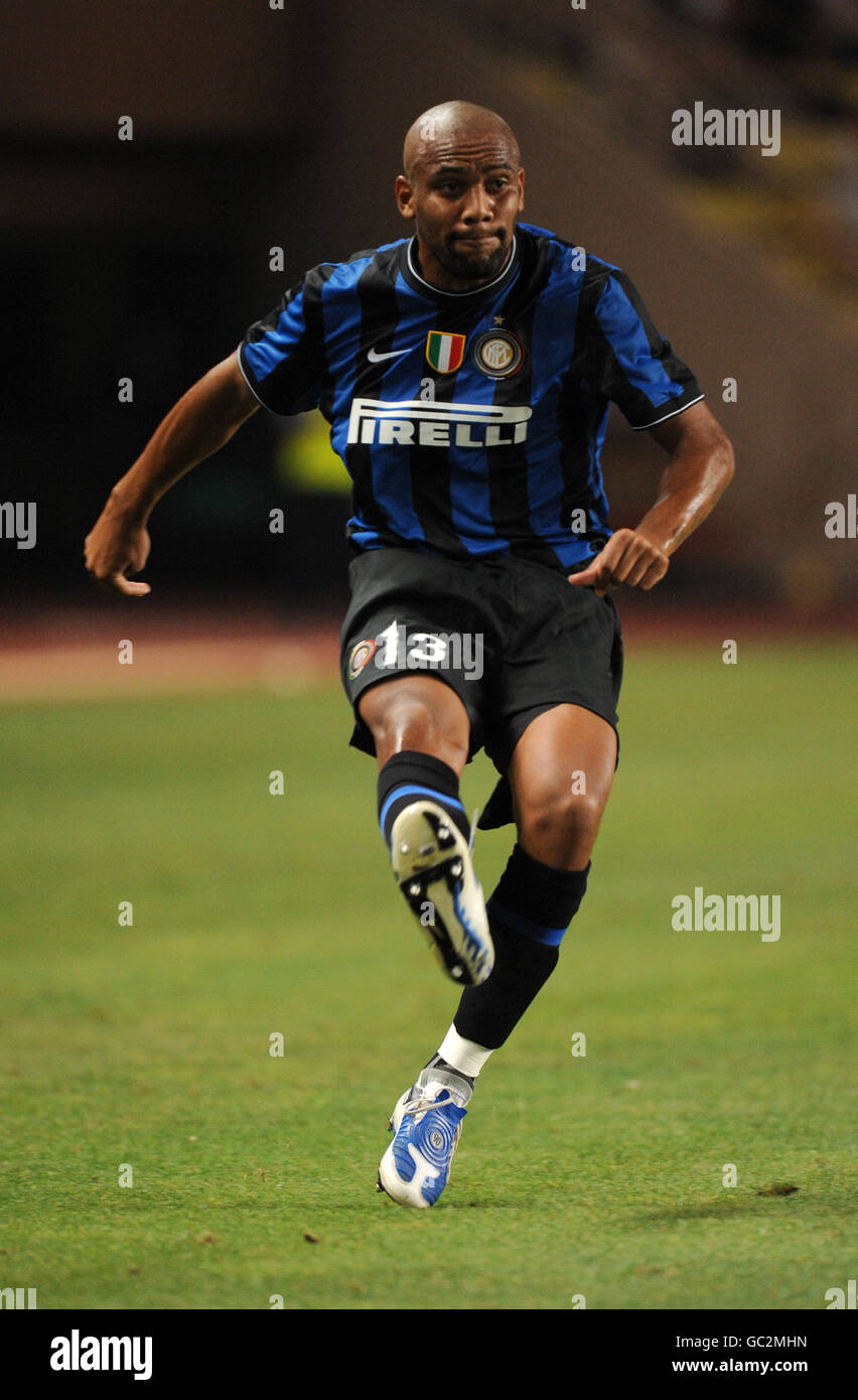 Inter milans douglas maicon hi-res stock photography and images - Alamy