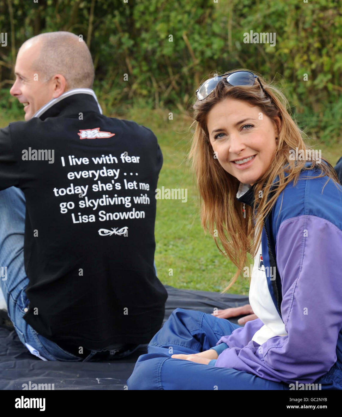 Lisa Snowdon charity parachute jump Stock Photo - Alamy