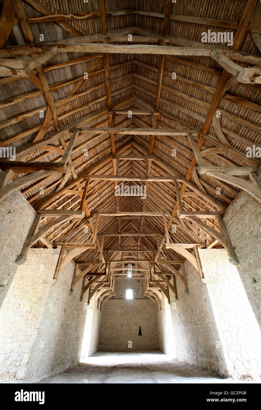 Restoration of Elizabethan barn Stock Photo - Alamy