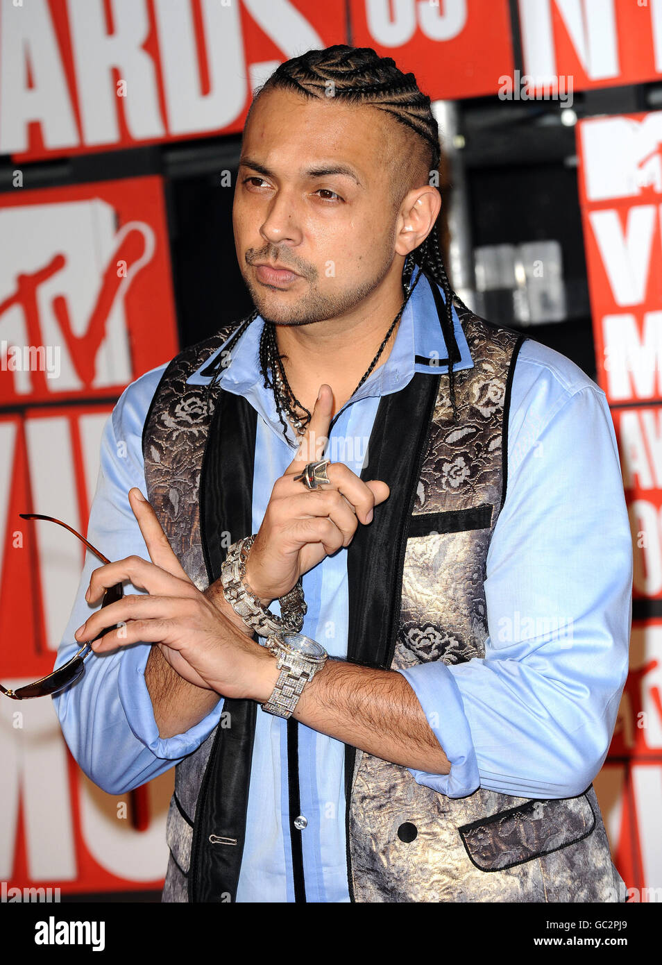 Reggae artist Sean Paul arrives at the 2009 MTV Video Music Awards ...
