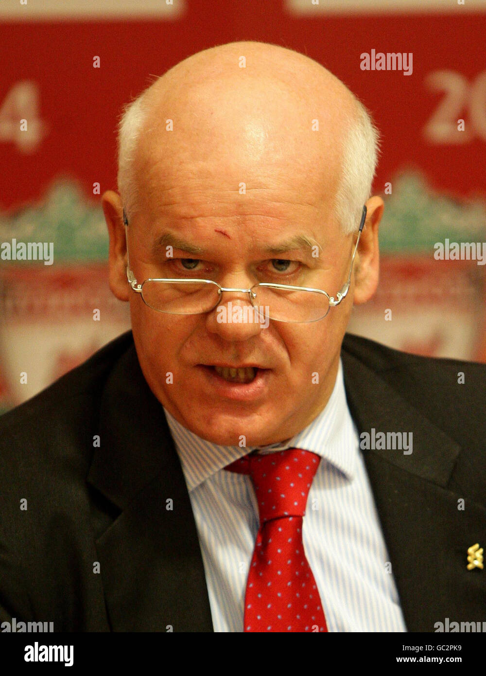 Liverpool standard chartered sponsorship hi-res stock photography and ...