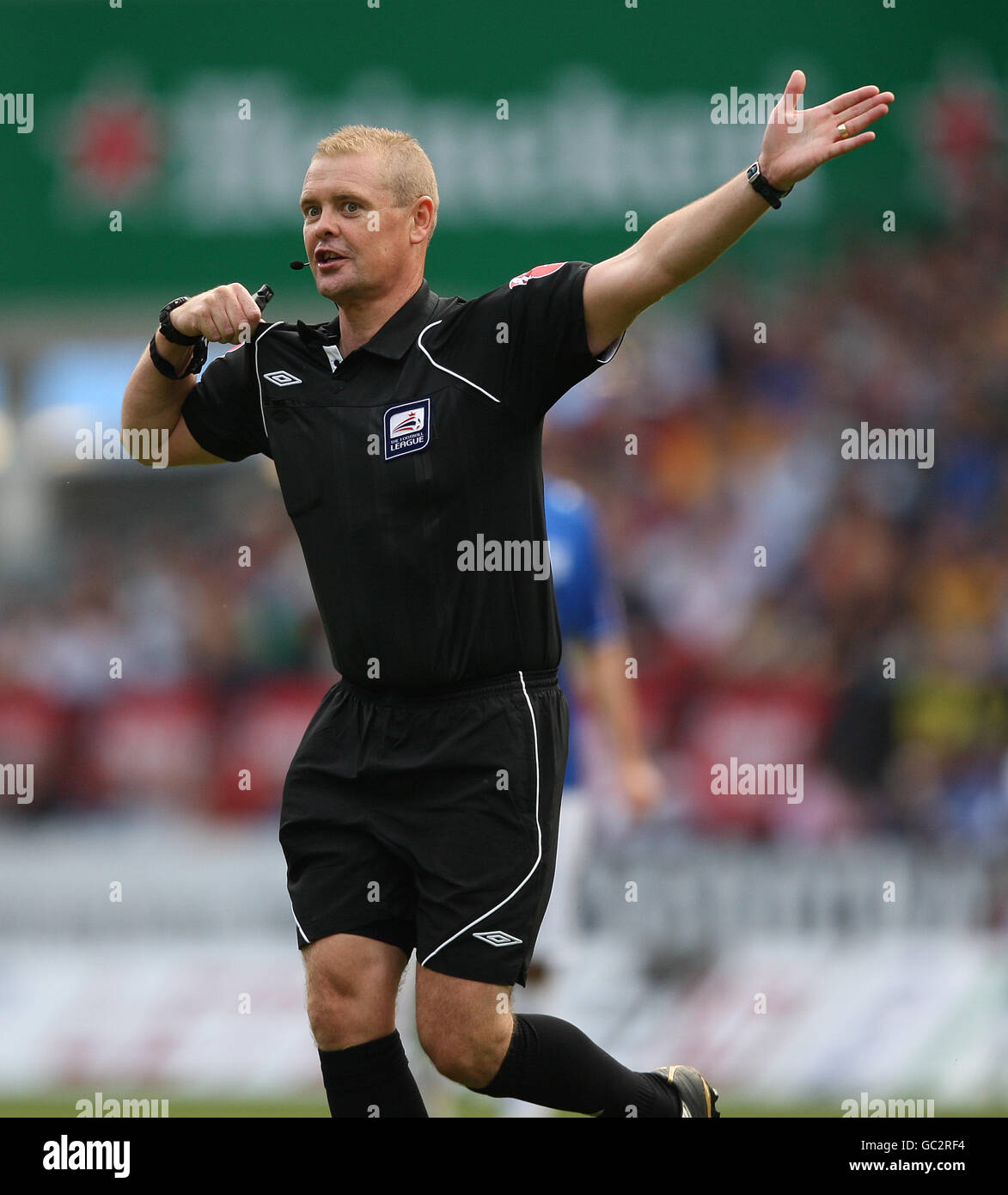 Referee andy hall hi-res stock photography and images - Alamy