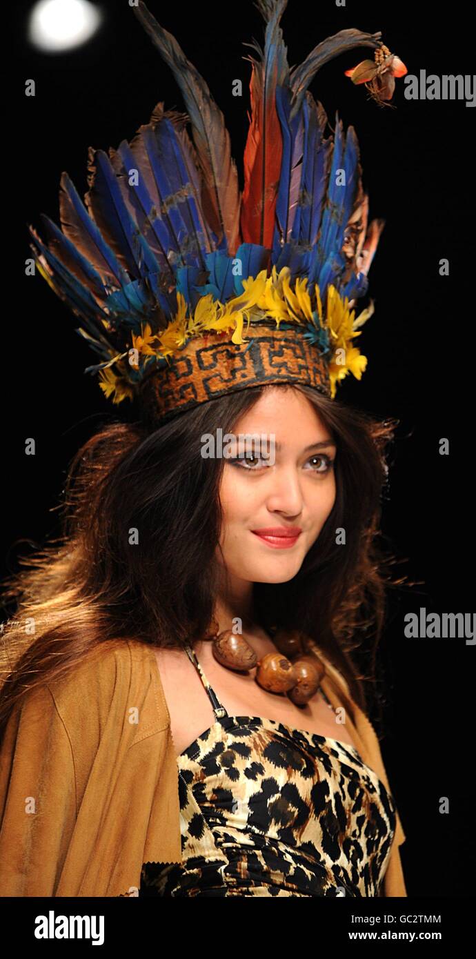 Caroline charles creation hi-res stock photography and images - Alamy
