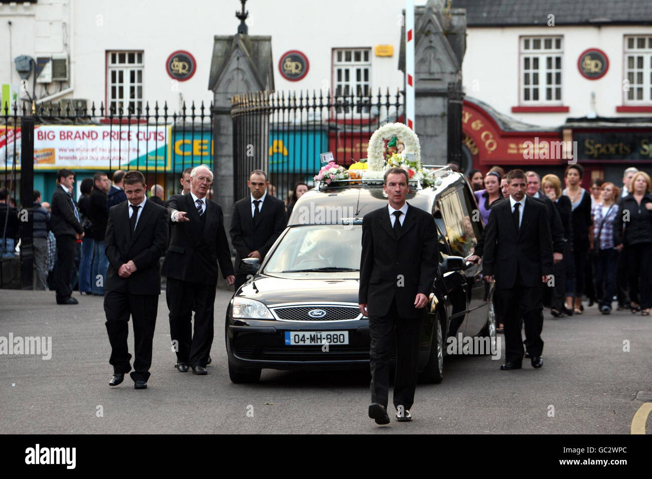 Grieving mourners gather for the removal of Irish Olympic boxer Darren ...