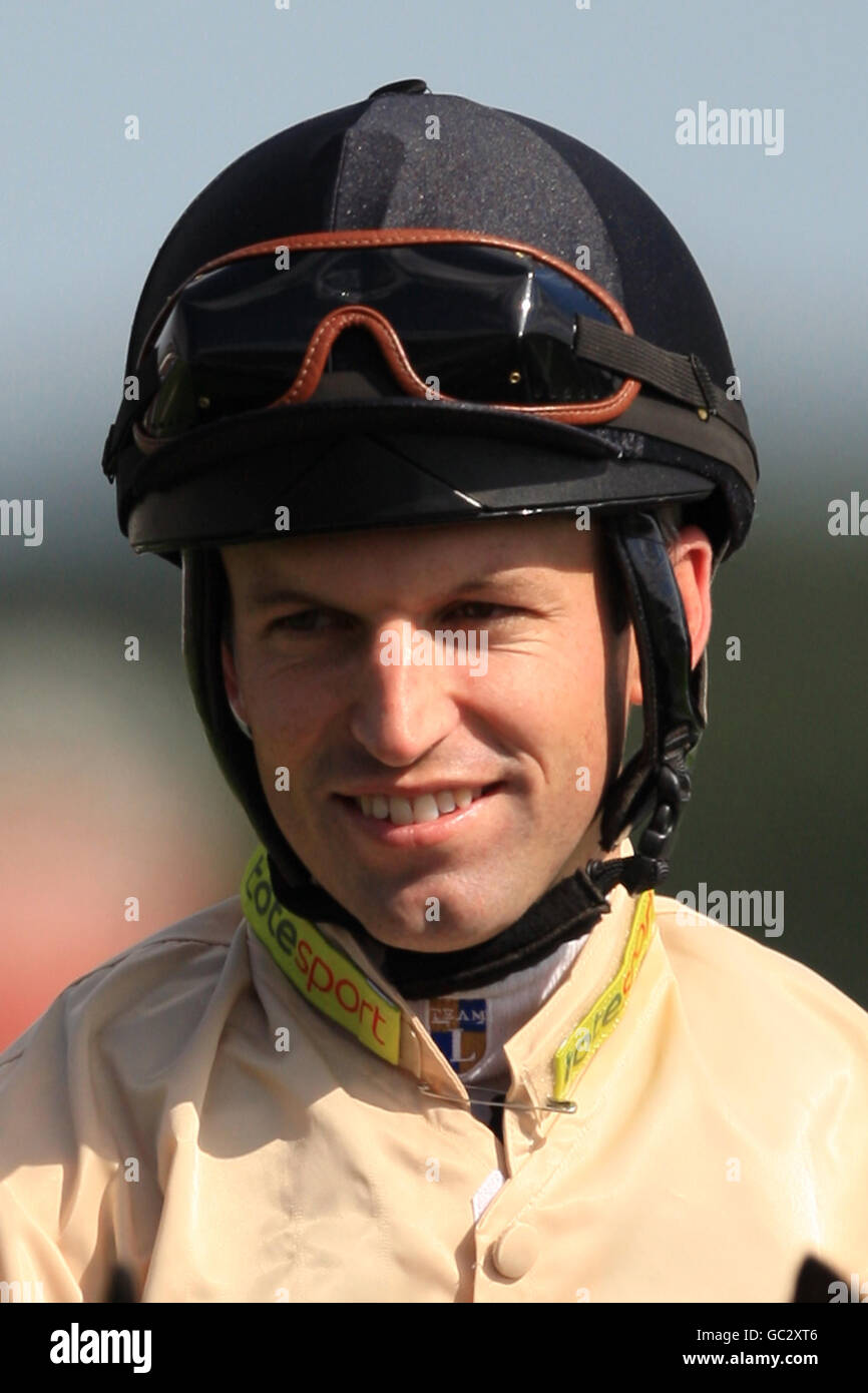 St ledger horse race hi-res stock photography and images - Alamy