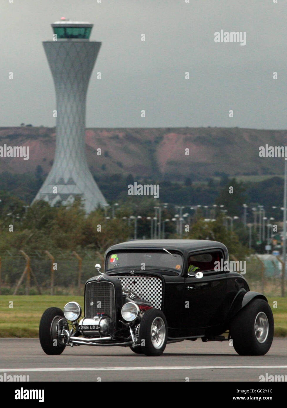 A 1932 Ford 3 Window driven by Colin Millar races the Runway at ...