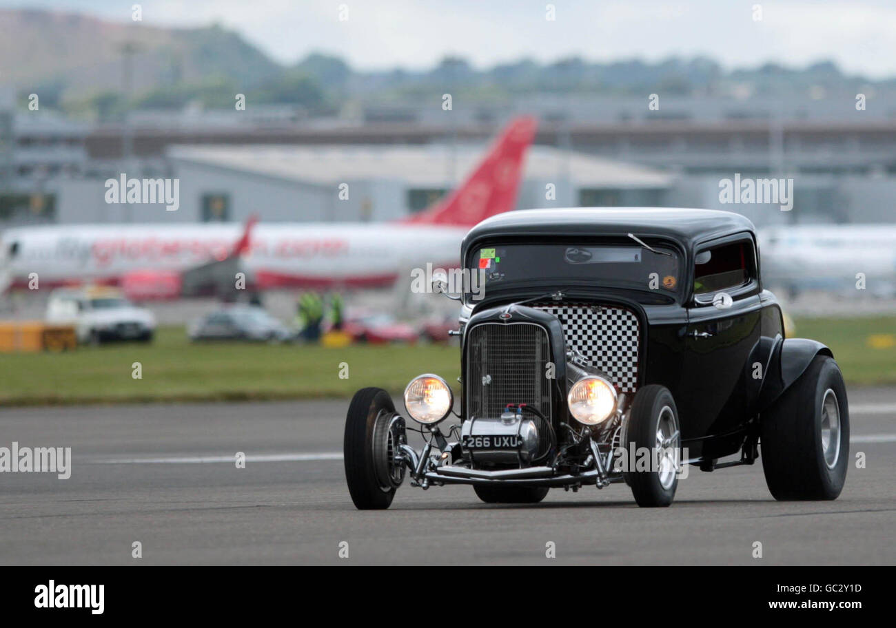 A 1932 Ford 3 Window driven by Colin Millar races the Runway at ...