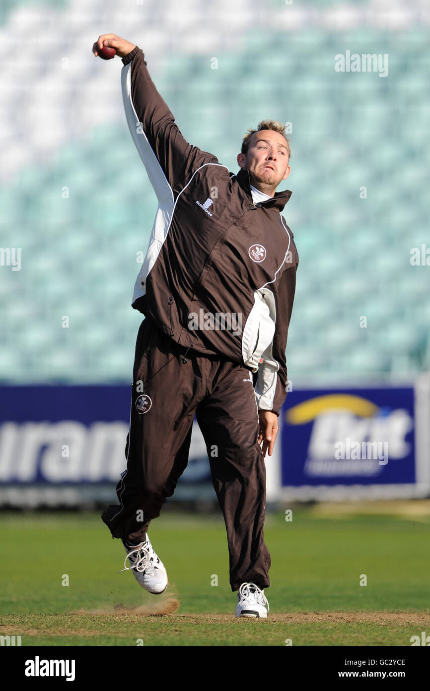 Surrey's Chris Schofield during the pre-match warm up Stock Photo - Alamy