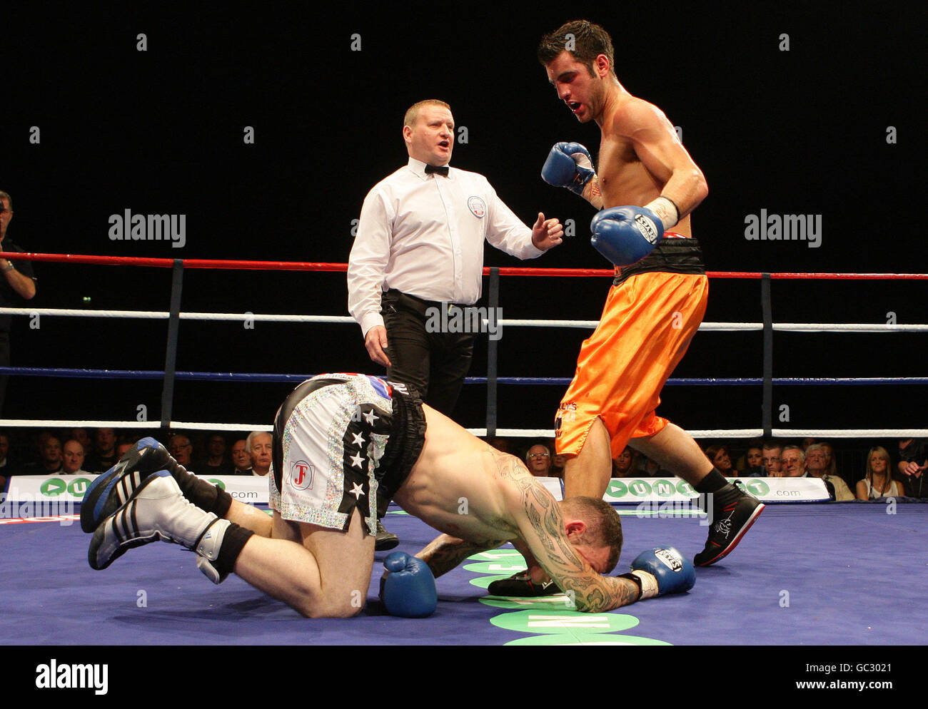 Boxing - European Middleweight Title Fight - Michael Macklin v Amin ...