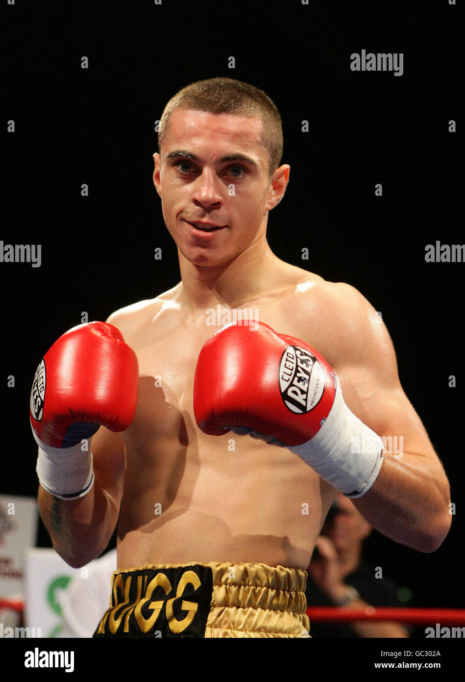 Boxing - European Middleweight Title Fight - Michael Macklin v Amin ...