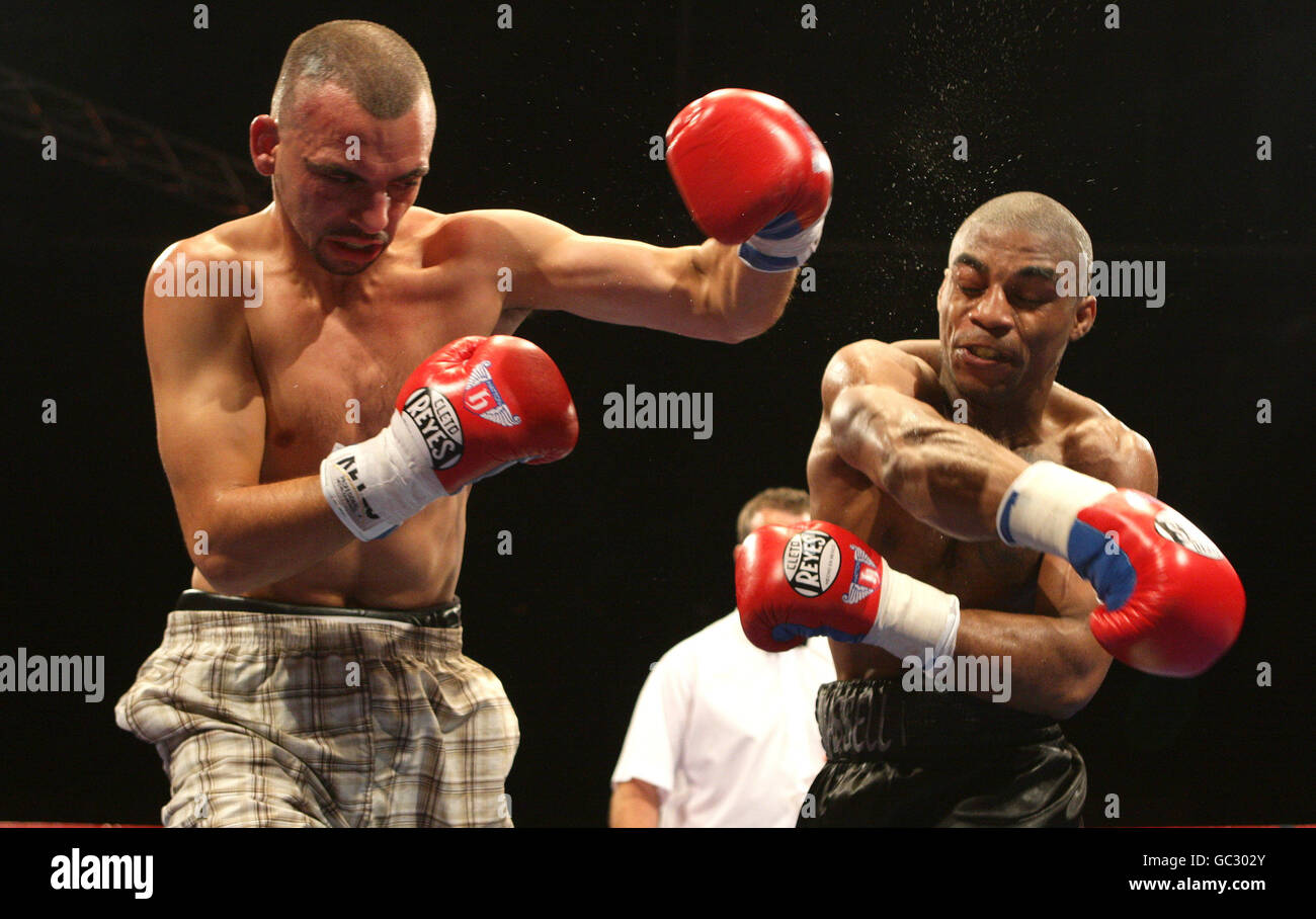 European middleweight title fight hi-res stock photography and images ...