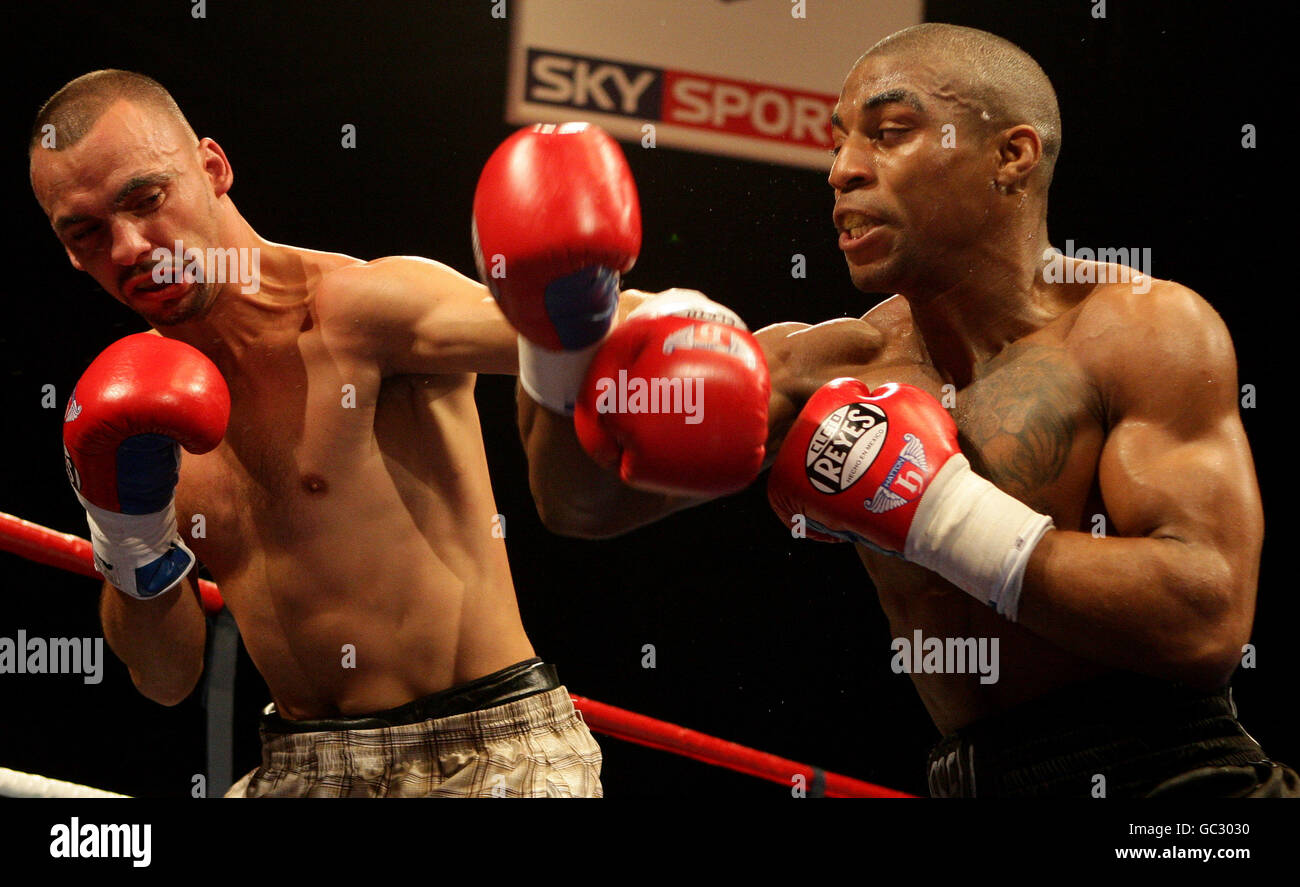 Boxing european middleweight title fight hi-res stock photography and ...