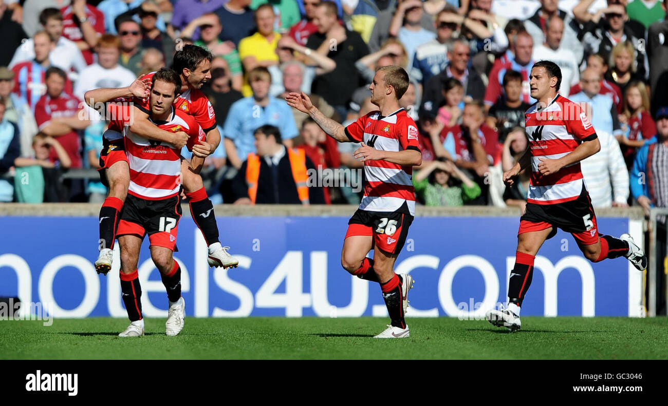 Sport football celebrating piggy back hi-res stock photography and ...