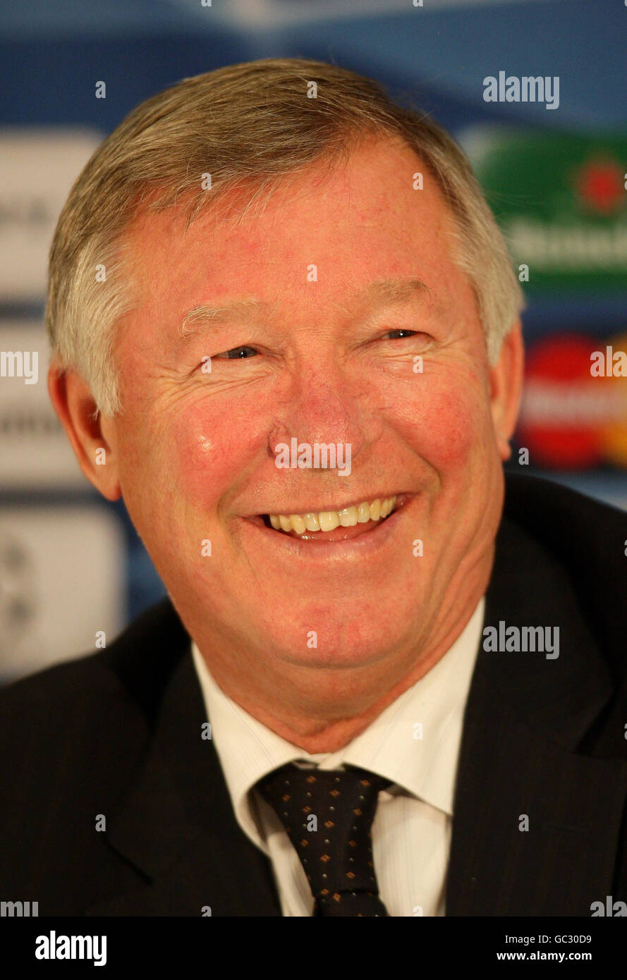 Football head head shot close up smiling alex ferguson hi-res stock ...