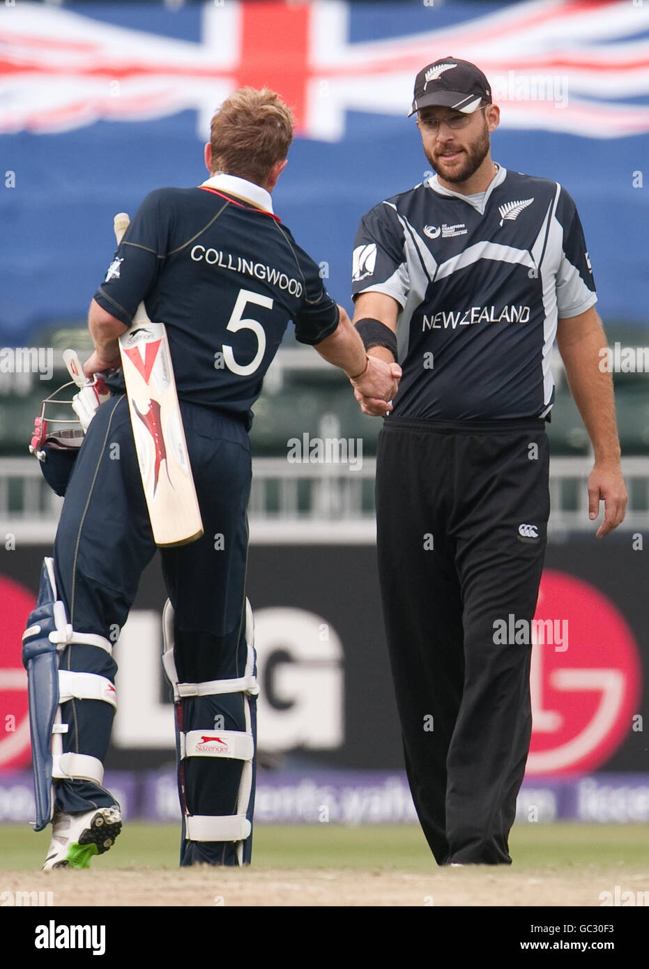 Wicket keeper hands hi-res stock photography and images - Alamy